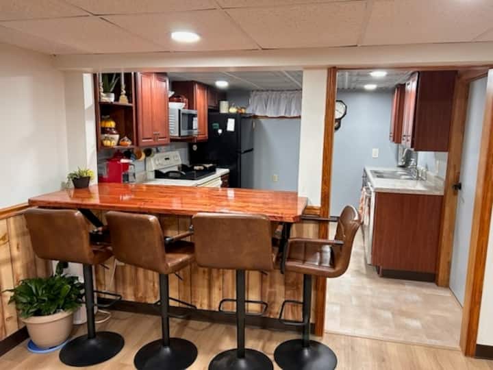 Pet Friendly 2br • King+queen • Full Kitchen - Denver, PA