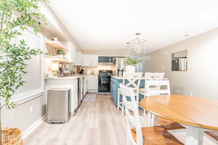 Spacious Lower Level Unit Modern Comfortable - Southaven, MS