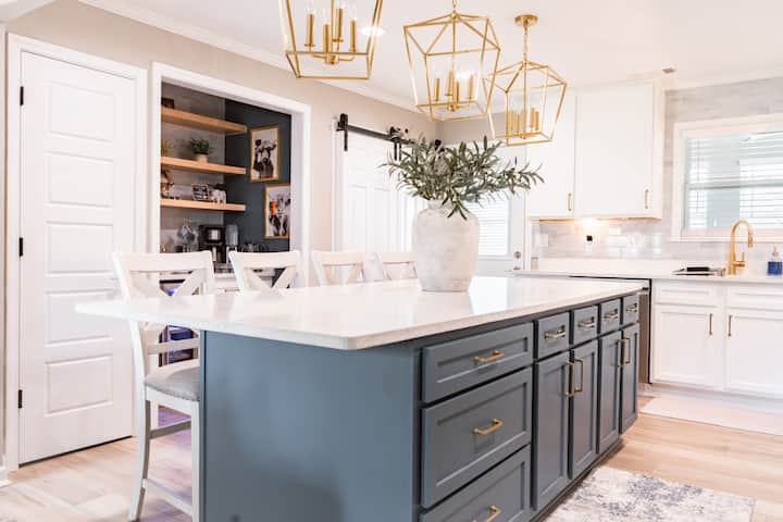 Luxury 3br Pond View Home  Sunroom Games - Southaven, MS