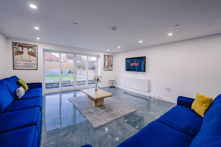 10br 4bath Home | Stag Do | Contractors| Big Group - Cardiff