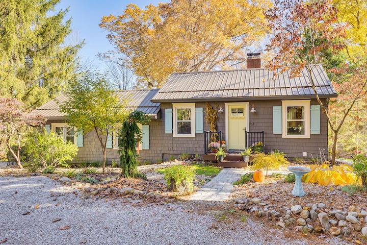 Trails, Wine & Events! Cuyahoga Falls Retreat - Cuyahoga Falls, OH