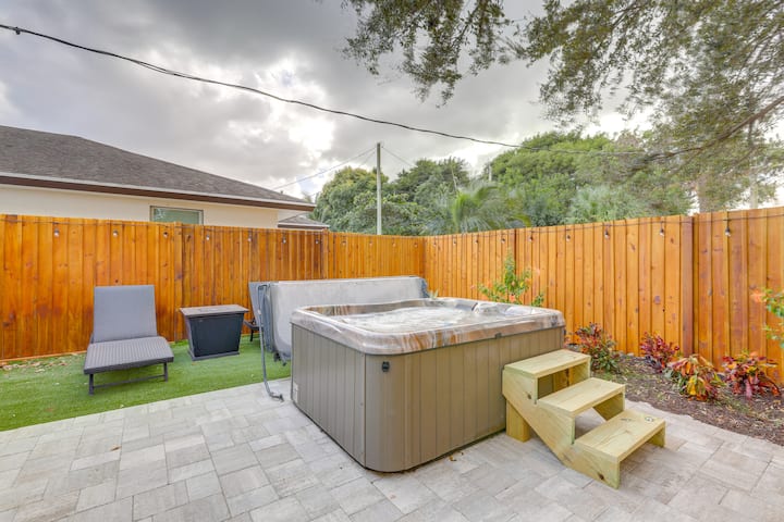 Walk To Parks, Eats & Bars: Stuart Home W/ Patio - Hobe Sound, FL