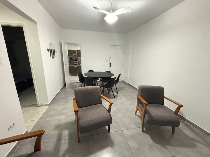 Apto 3 Dorms No Boqueirão. Quadra Da Praia . - Santos