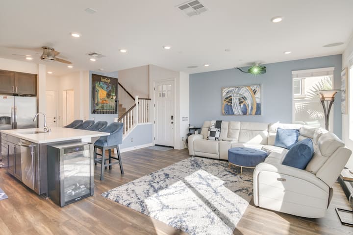 Home Theater System & Gazebo: Los Angeles Getaway! - Mission Hills - Los Angeles