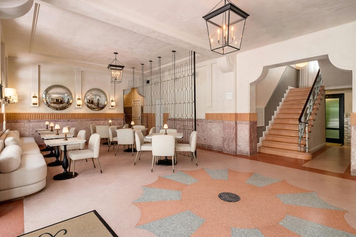 Complimentary Beach Chairs & Golf Cart Shuttle - South Beach, FL