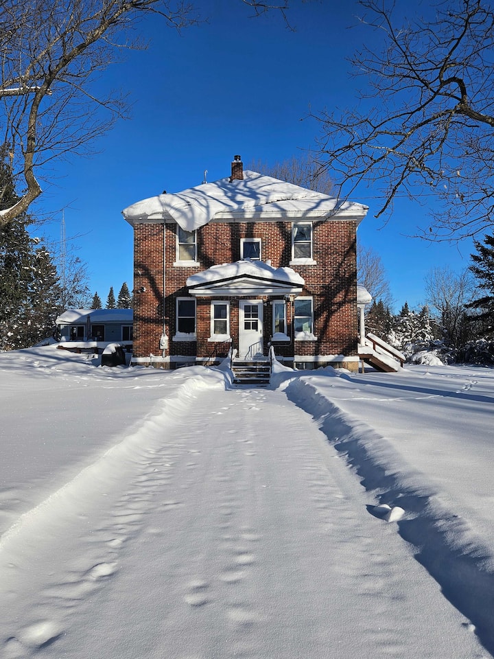 3 Silos Homestead *Close To Snowmobile Trail 160* - Ironwood, MI