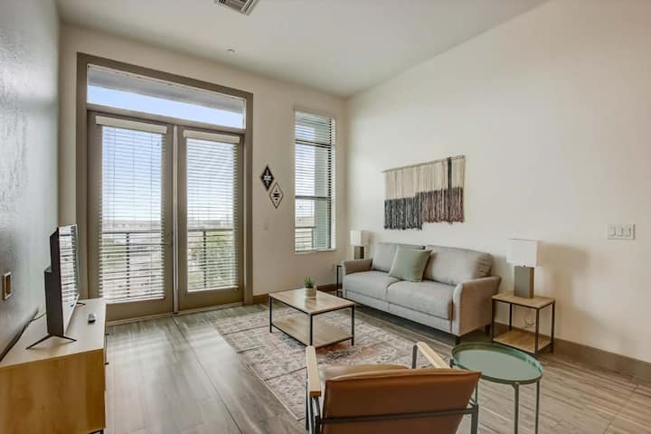 Modern 2br Apt Steps From Town Lake By Cozysuites - 템피