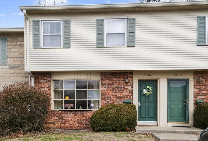 Dorchester Village Condo Near Indiana University - Bloomington, IN