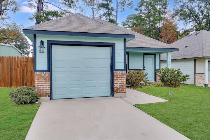 Lake Conroe Family Retreat | Fast Wi-fi & Boating - Willis, TX