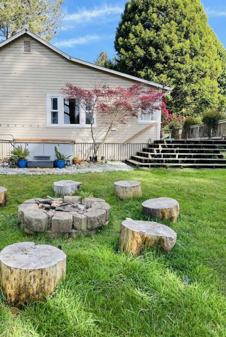 Peaceful Seaside Farmhouse By Redwood Parks - Trinidad, CA