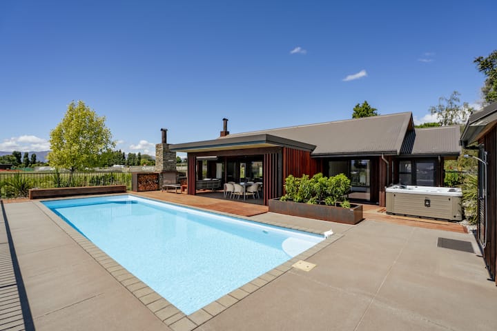 Wanaka Mountain Oasis - Spa & Pool - Luggate