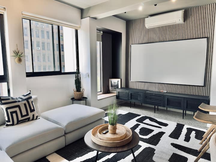 Rooftop / Pool / Queen Bed / Skyline / City Centre - Western Cape