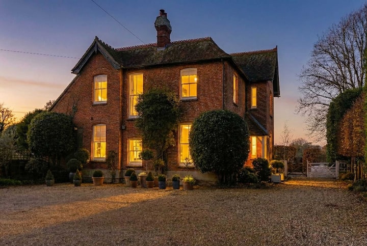 House & Annexe, Sleeps 18, Heated Pool - Chichester