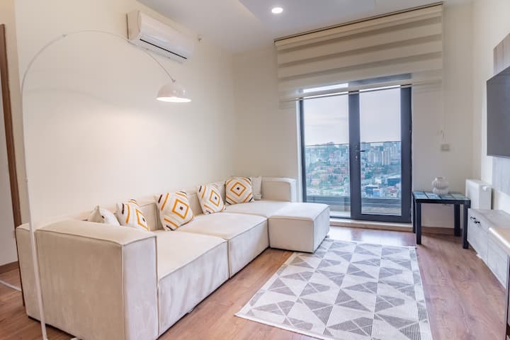 Spacious 1br With City View On The 27th Floor - Istanbul