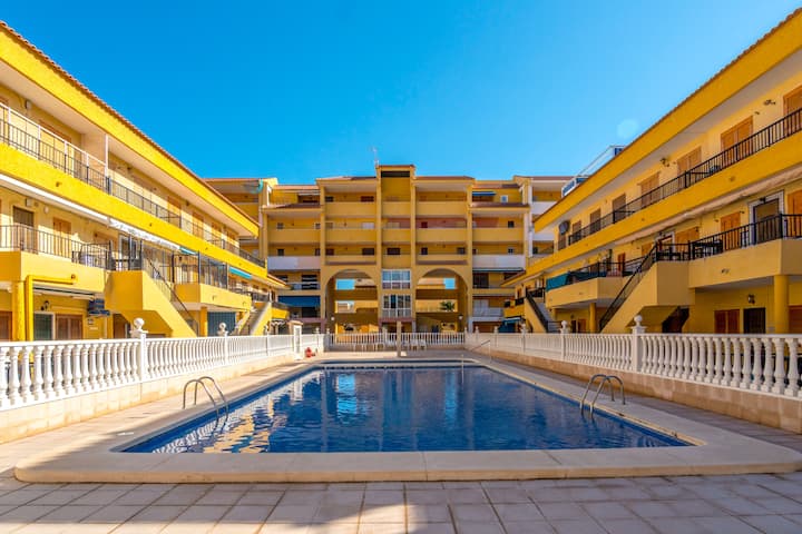 Recently Renovated One-bedroom Top-floor Apartment - Torrevieja