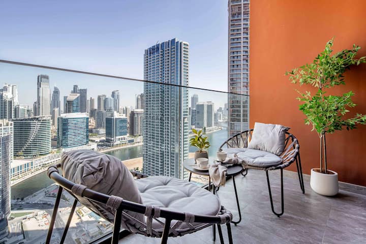 Bright Studio W/ Burj & Canal Views – Business Bay - Dubái