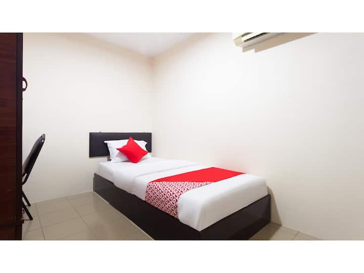 Cozy Deluxe Single | Urban Comfort In Melintang - Hutan Melintang