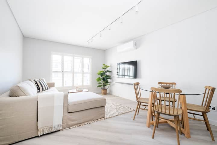 113 Paarl 2 Bedroom Lux Aprt With Parking & Aircon - Paarl