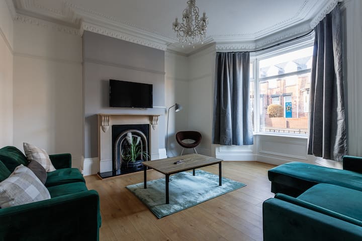 Spacious 4 Bedroom Family & Worker Hub - Sunderland