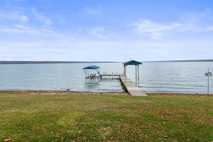 Goose House| Pool | Lakefront | Sleeps 10 | Cayuga - Aurora, NY