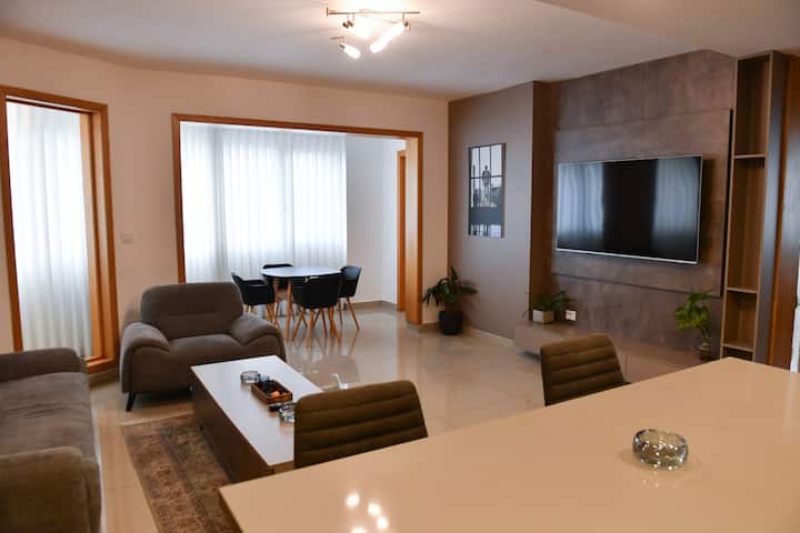 Brown 7 – 3br Apt In Sioufi, 7th Floor W/ Parking - Liban