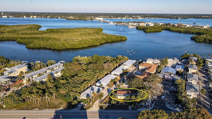 Island Breeze 14 - 2 Beds, Beach Access And Pool - Englewood, FL