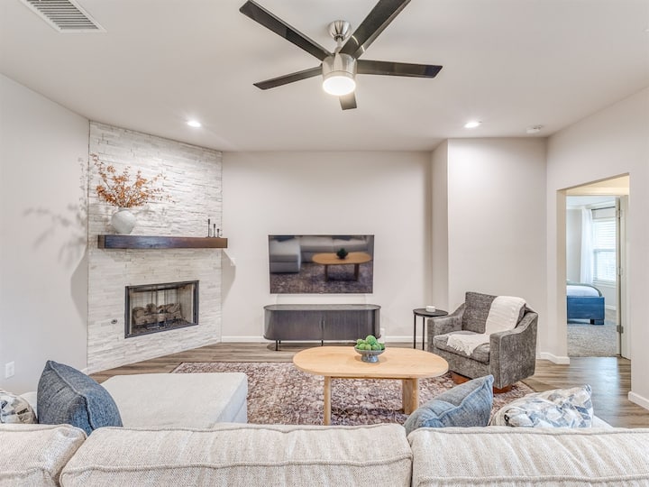 Kingsport Modern Oasis - Broken Arrow, OK