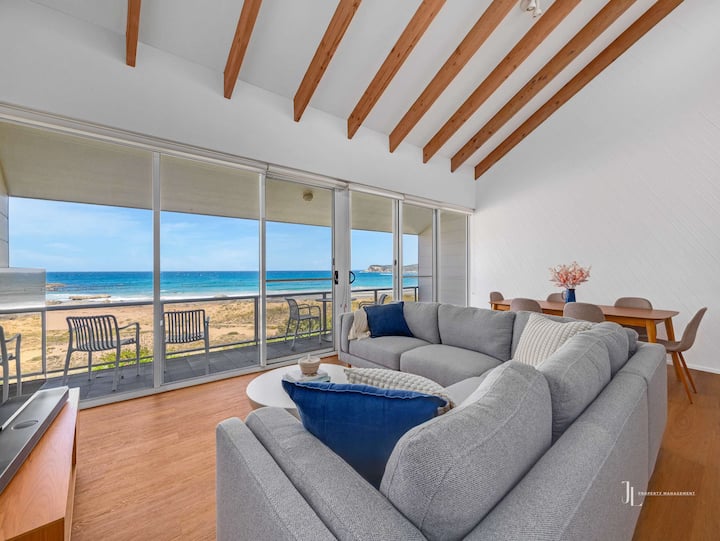 Direct Beachfront Townhouse - Malua Bay