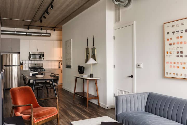 Luxury Designer Loft 302 | River North - Fuller Park - Chicago