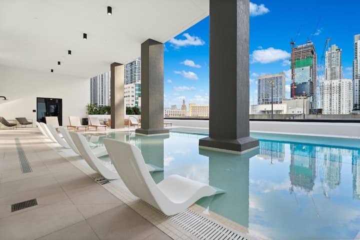 35th Floor Downtown Miami City Stay - Miami, FL