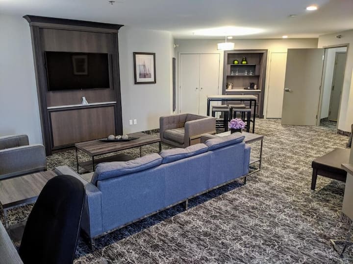 King Deluxe Suite| Chateau Bedford| Near Downtown - Halifax