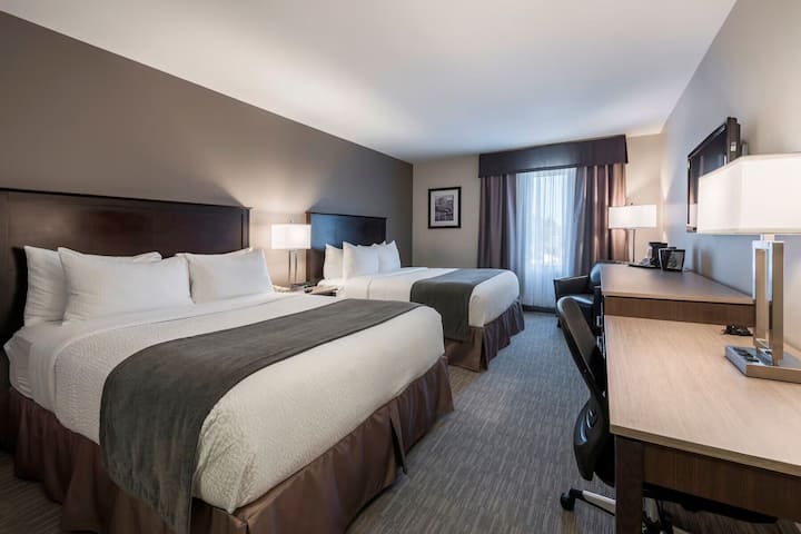 2 Queens | Chateau Bedford | Free Breakfast - Halifax