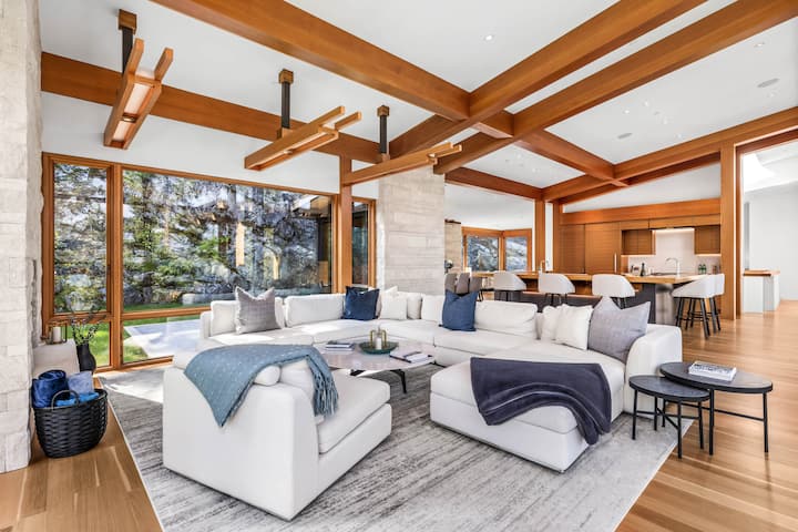 Mountain Home W/ Hot Tub & Fireplace - Whistler