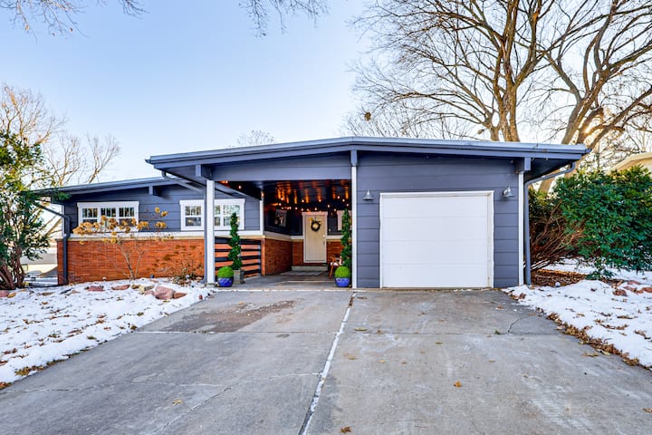 Spacious & Family Friendly! Lincoln Home Near Dtwn - Lincoln, NE