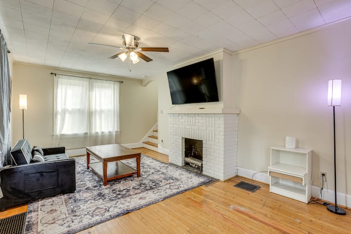 Near University Ave! Pet-friendly 3br W/ Foosball! - Morgantown, WV