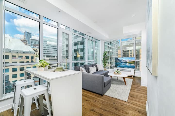 Downtown Dream Stay + 1 Free Parking - Toronto