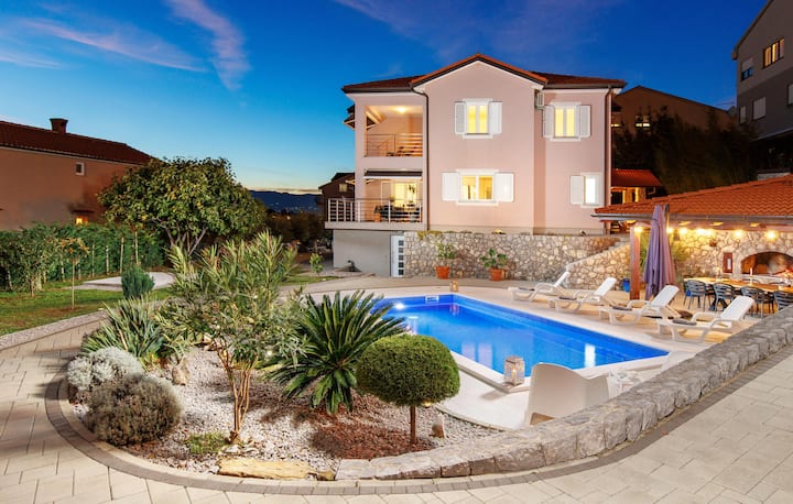 Stunning Apartment In Kostrena - Rijeka