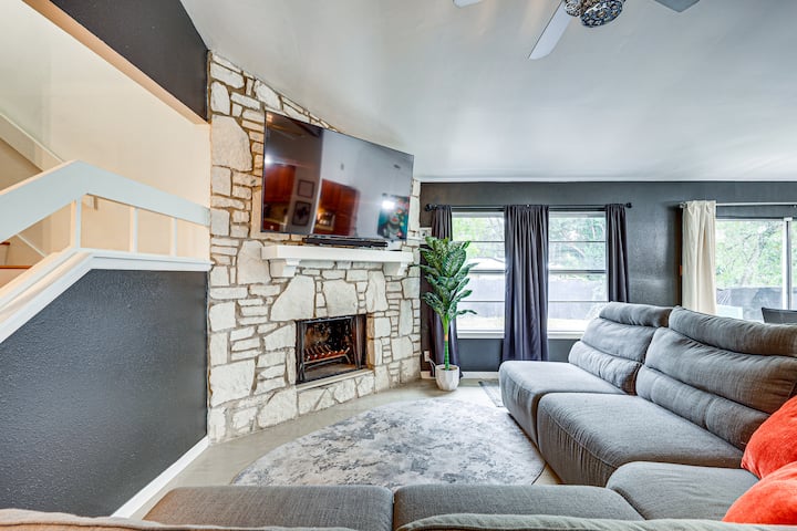 Near Six Flags & Seaworld: San Antonio Family Home - Six Flags Fiesta Texas, San Antonio