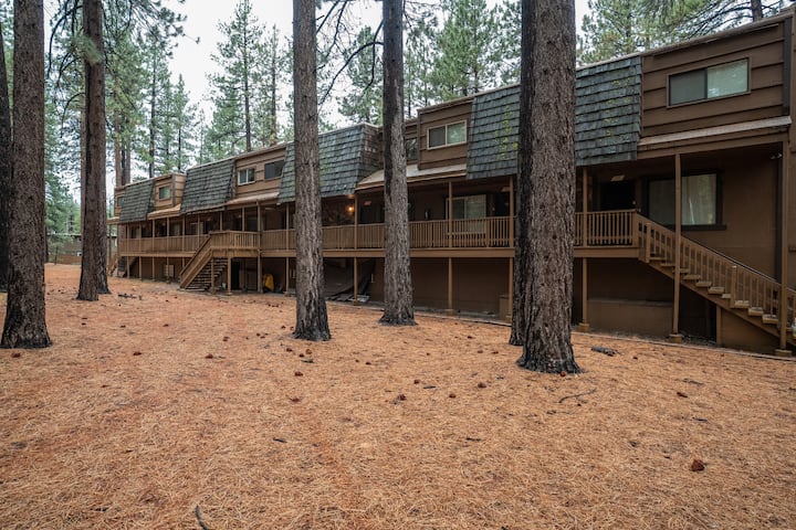 Enzo's Cabin - Minutes To The Lake, Free Bus Route - South Lake Tahoe, CA