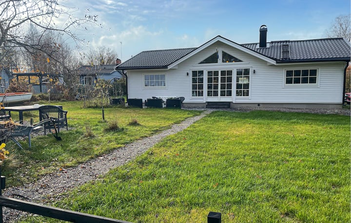 Amazing Home In Husby-rekarne With Sauna - Eskilstuna