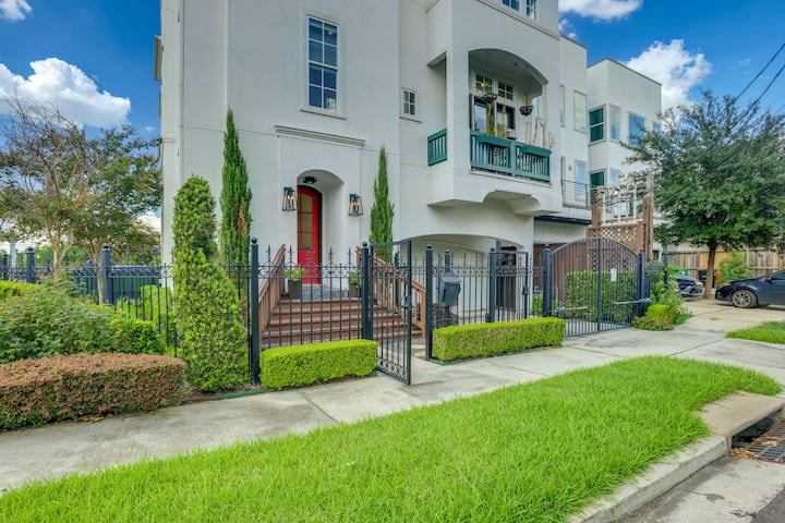 Walk To The Houston Farmers Market: Modern Escape - Houston, TX