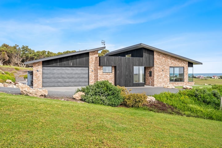 Sunset Summit - An Unforgettable Getaway. - Port Fairy