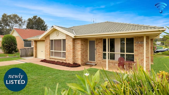 The Coastal Corner – Paws, Play, Holiday - Greenwell Point