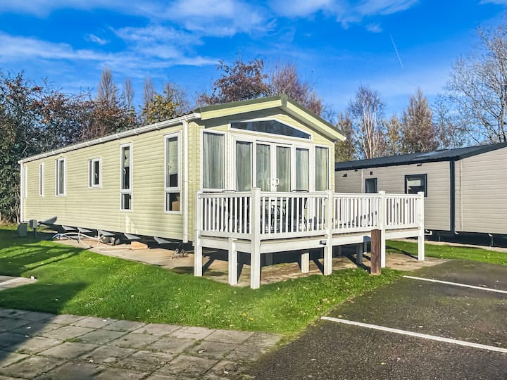 Hopton Holiday Village Retreat - Great Yarmouth