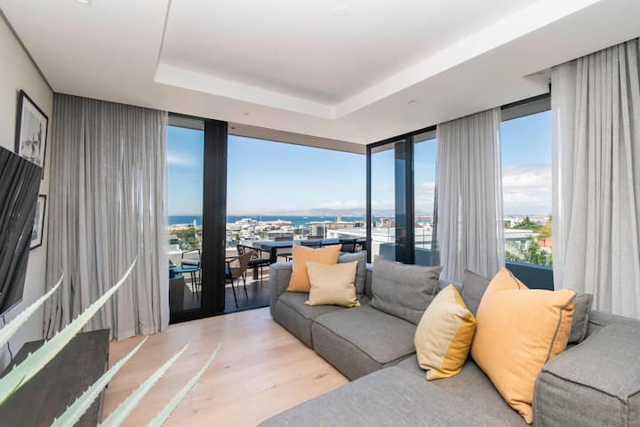 Immaculate 3 Bed | Greenpoint, Views To Die For. - 캠스 베이