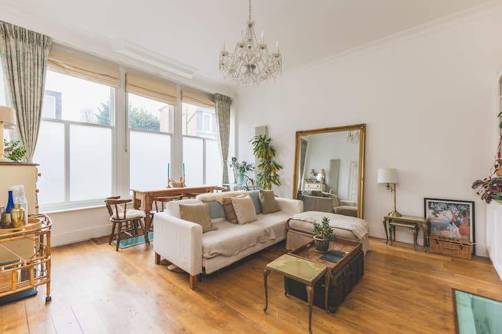 Parisian Style Duplex In Richmond Hill - Surbiton