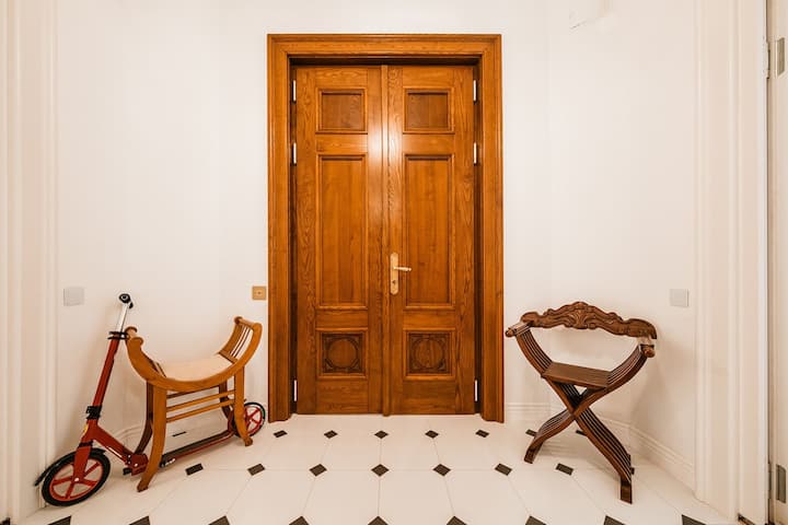 Charmant Appartement De 2 Chambres Au Cœur De Crai - Craiova