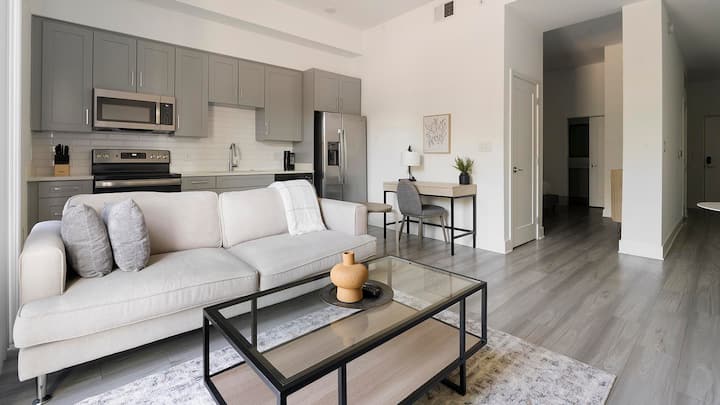 Landing | Incredible Studio, Gym, Rooftop Lounge - Fort Myers, FL