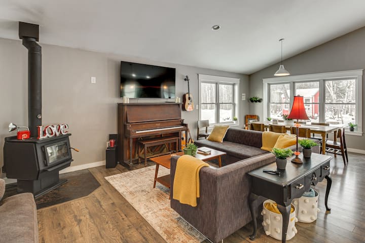 Group Retreat Near Spirit Mtn & Duluth Lakefront! - Duluth, MN