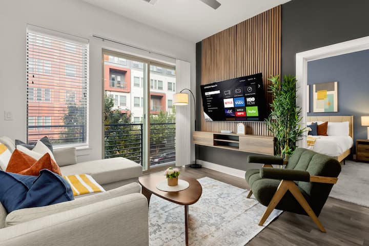 Central Flat: Pool|free Parking|walk To Riverwalk - San Antonio, TX